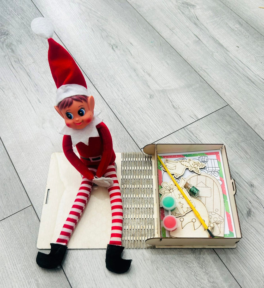 Elf ‘I’m back’ Giant Balloon & Activity Gift Box – emsworthsweets